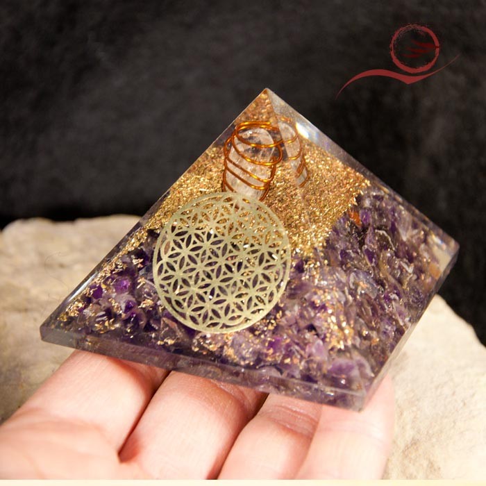 Orgonite pyramid in amethyst and flower of life